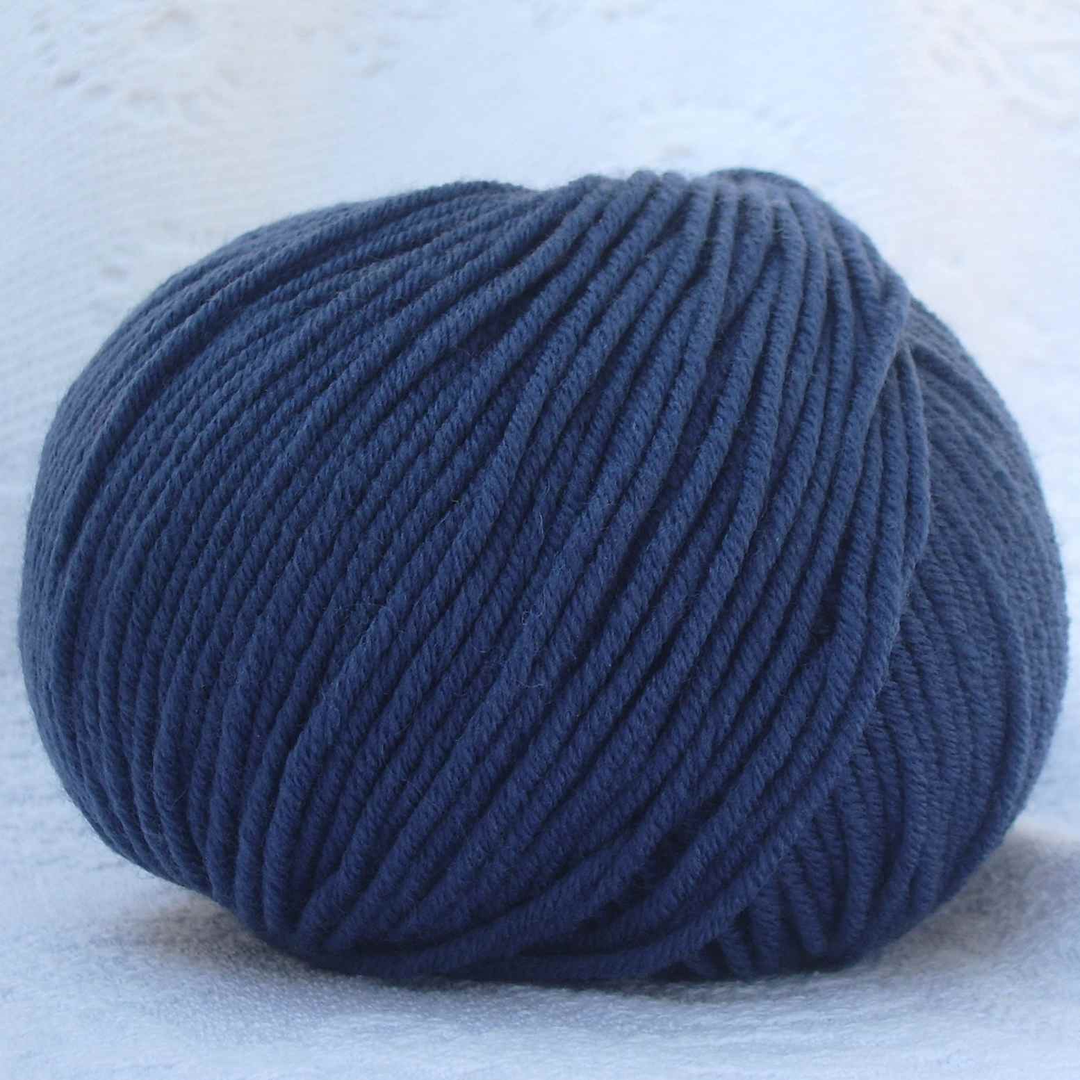 Fil à tricoter 100% laine mérinos bleu foncé Fil à tricoter 100% laine mérinos bleu foncé
